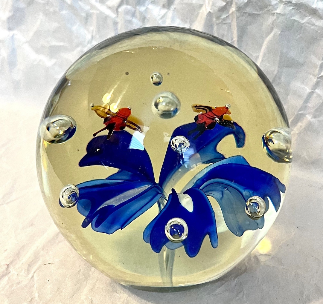 Bees Polinating Blue Flower Paperweight Controlled Bubbles - Etsy