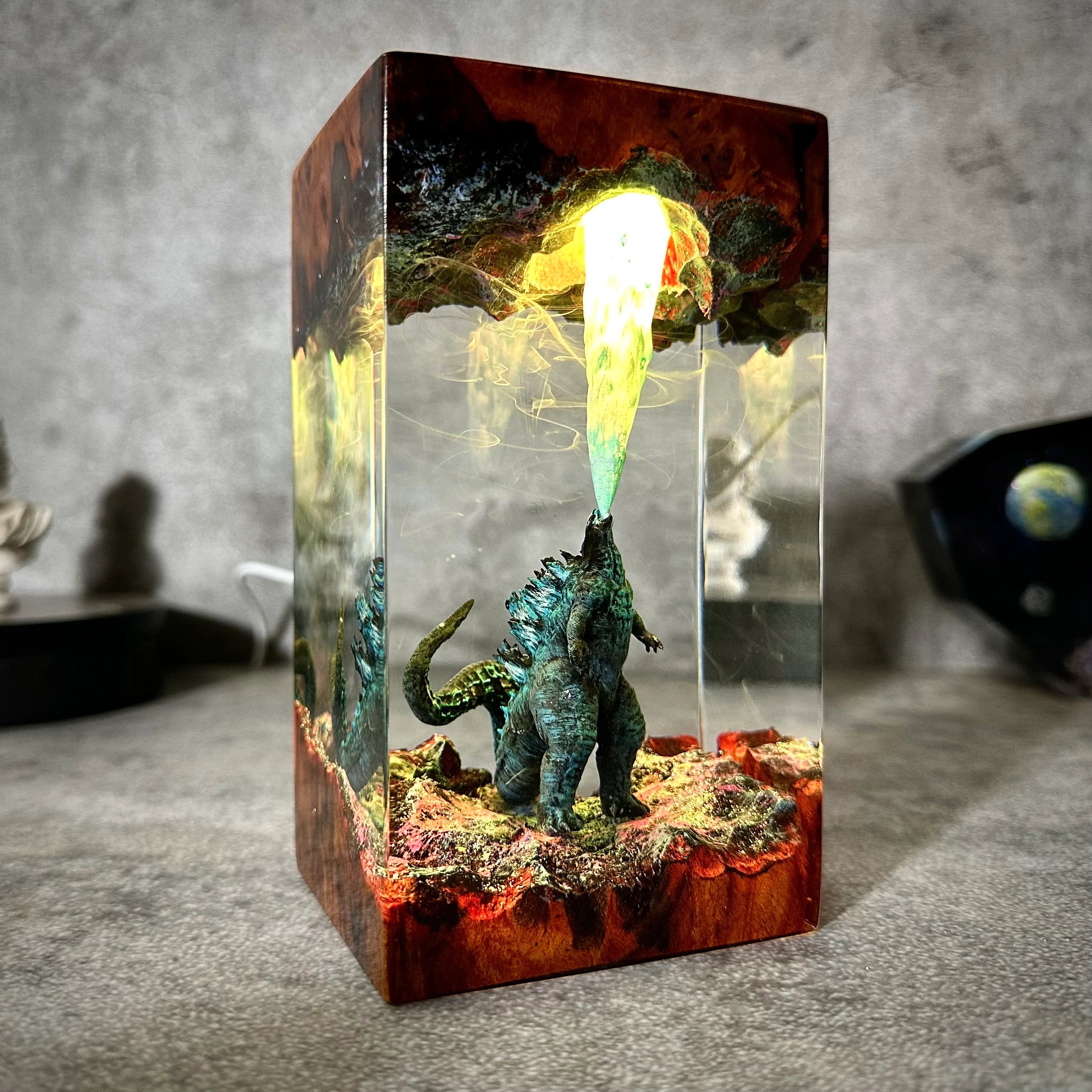 Godzilla Monster Resin Lamp, Diorama Resin Epoxy, Handmade Gifts ...