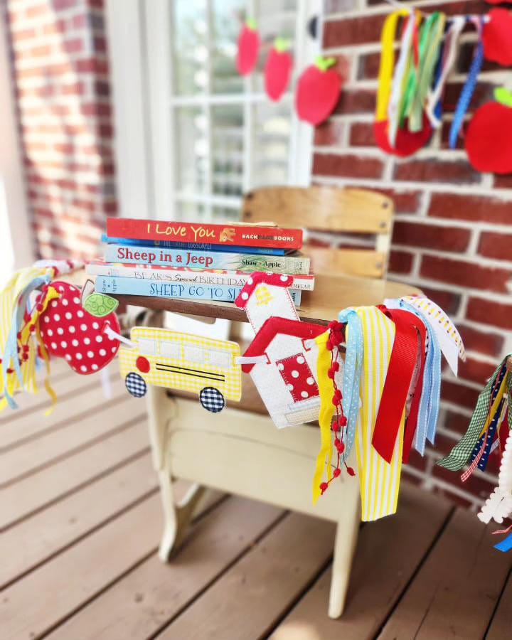 Back to School Door Hanger | First Day of School Pendant, Bus Apple ...