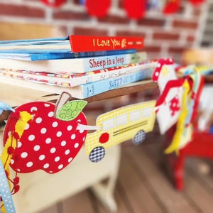 Back to School Door Hanger | First Day of School Pendant, Bus Apple ...