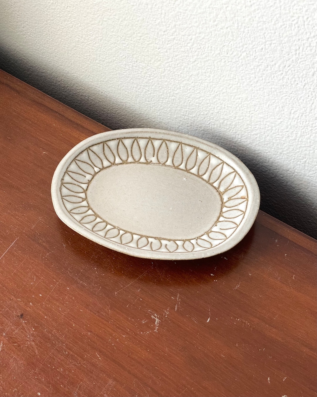 Martz Pottery Small Dish With Beige Glaze and Sgrafitto Design Marshall ...