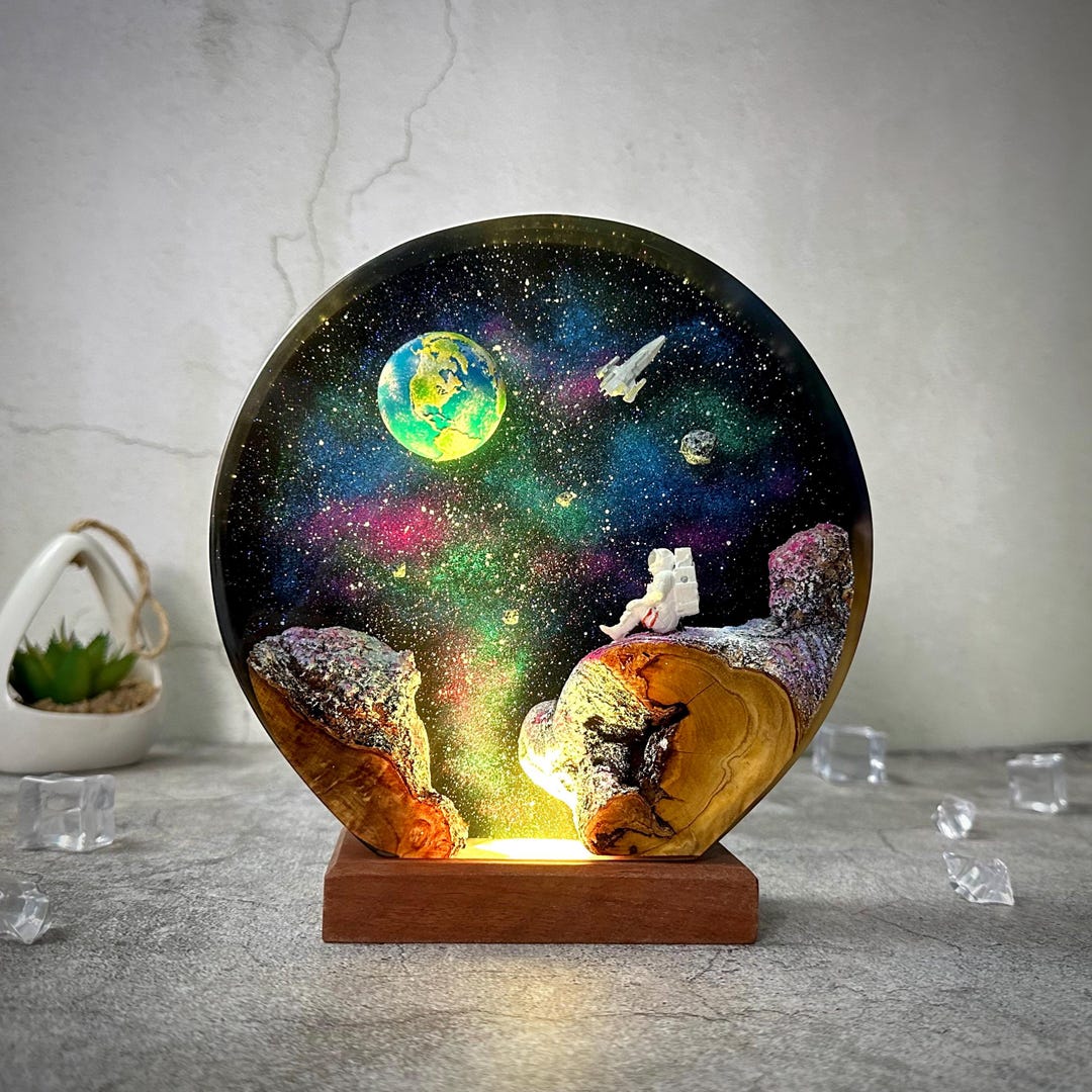 Astronaut and Space Resin Lamp, Galaxy Resin Night Light, Resin Home ...