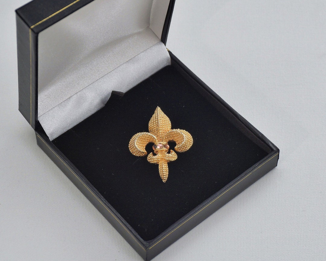 Sphinx vintage pin broche Fleur de Lis, verguld & granaat cabochons ...
