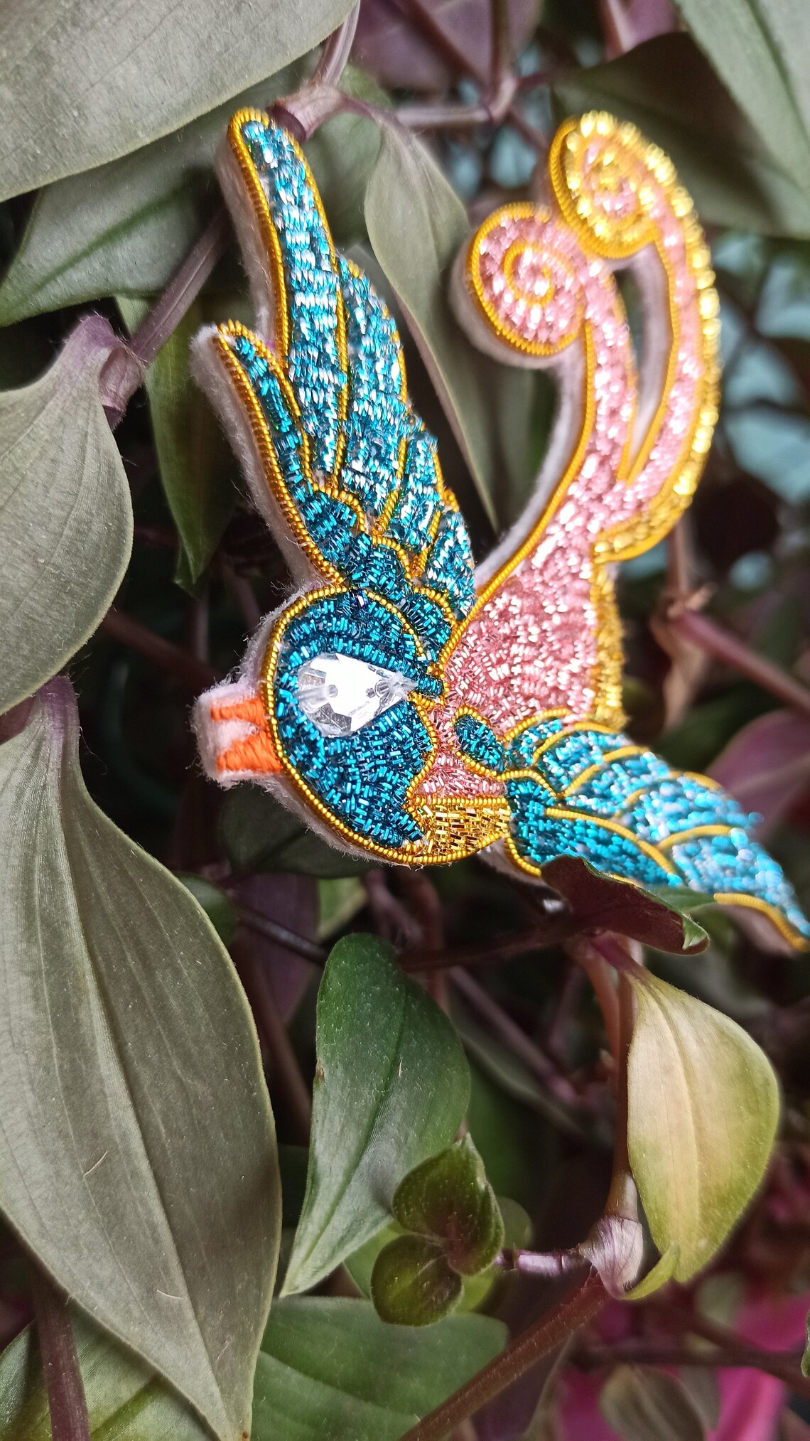 Broche brodée Hirondelle - broderie or. - Etsy France