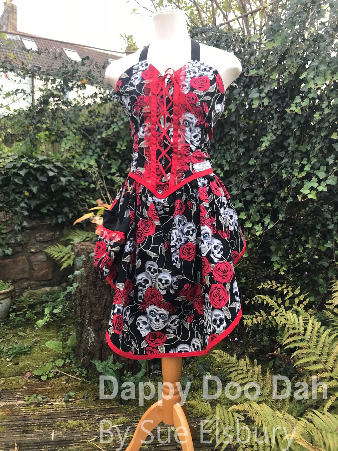 Red Roses Skulls Goth Apron: Corset Lace-up Cotton Pinafore - Etsy