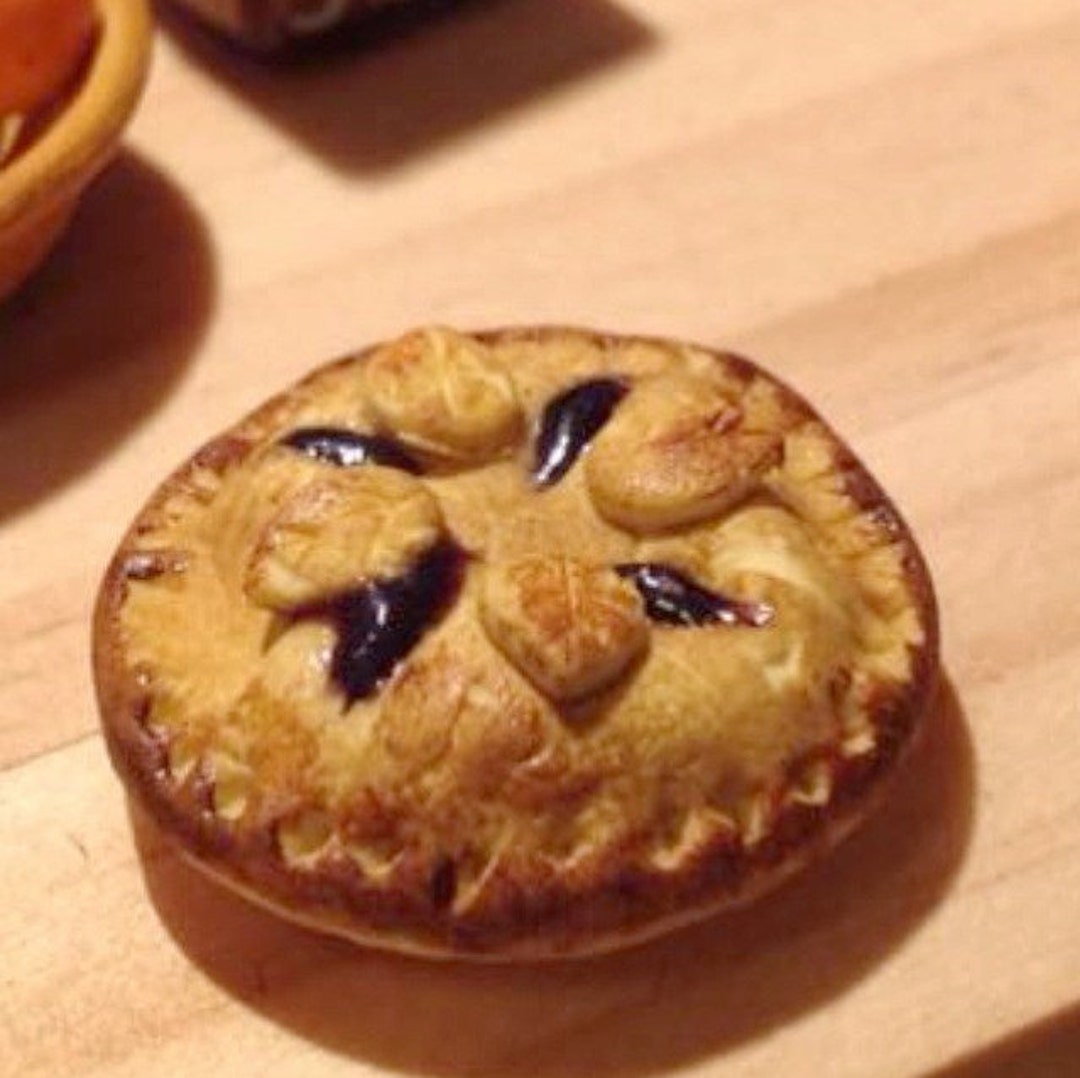Dollhouse Miniature Food - Polymer Clay Blueberry Pie- Miniature Pie in ...