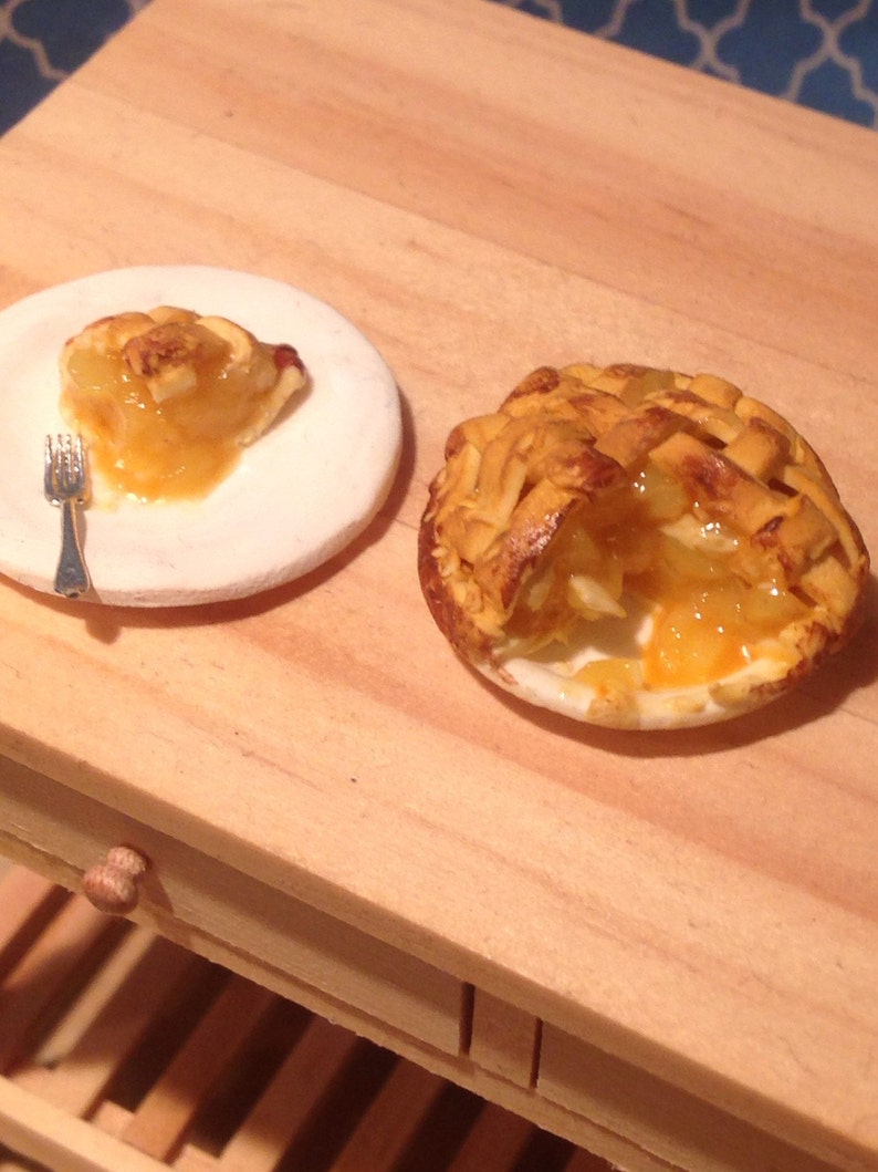 Dollhouse Miniature Lattice Apple Pie 12th Scale Miniature - Etsy