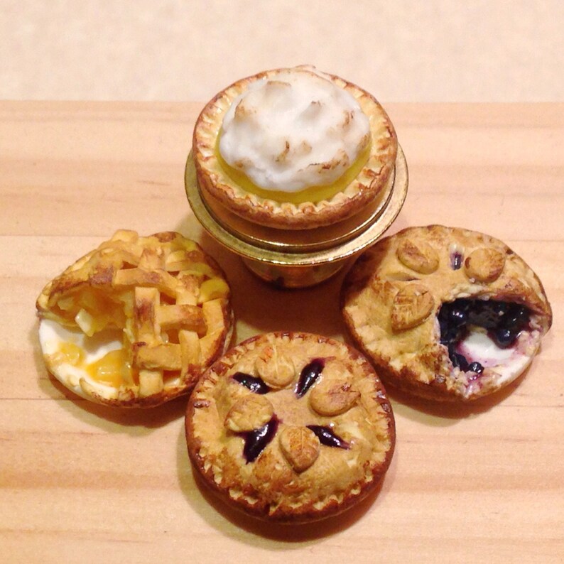 Dollhouse Miniature Lemon Meringue Pie - 12th Scale Miniature Food - Etsy