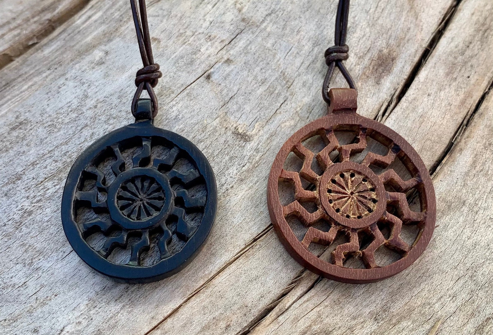 Rune Sun Wheel Mjölnir Magic Magic Vegvisir Black Sun Runes - Etsy España