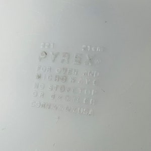 Vintage Pyrex 221 Milk Glass 8 Cake Pan - Etsy