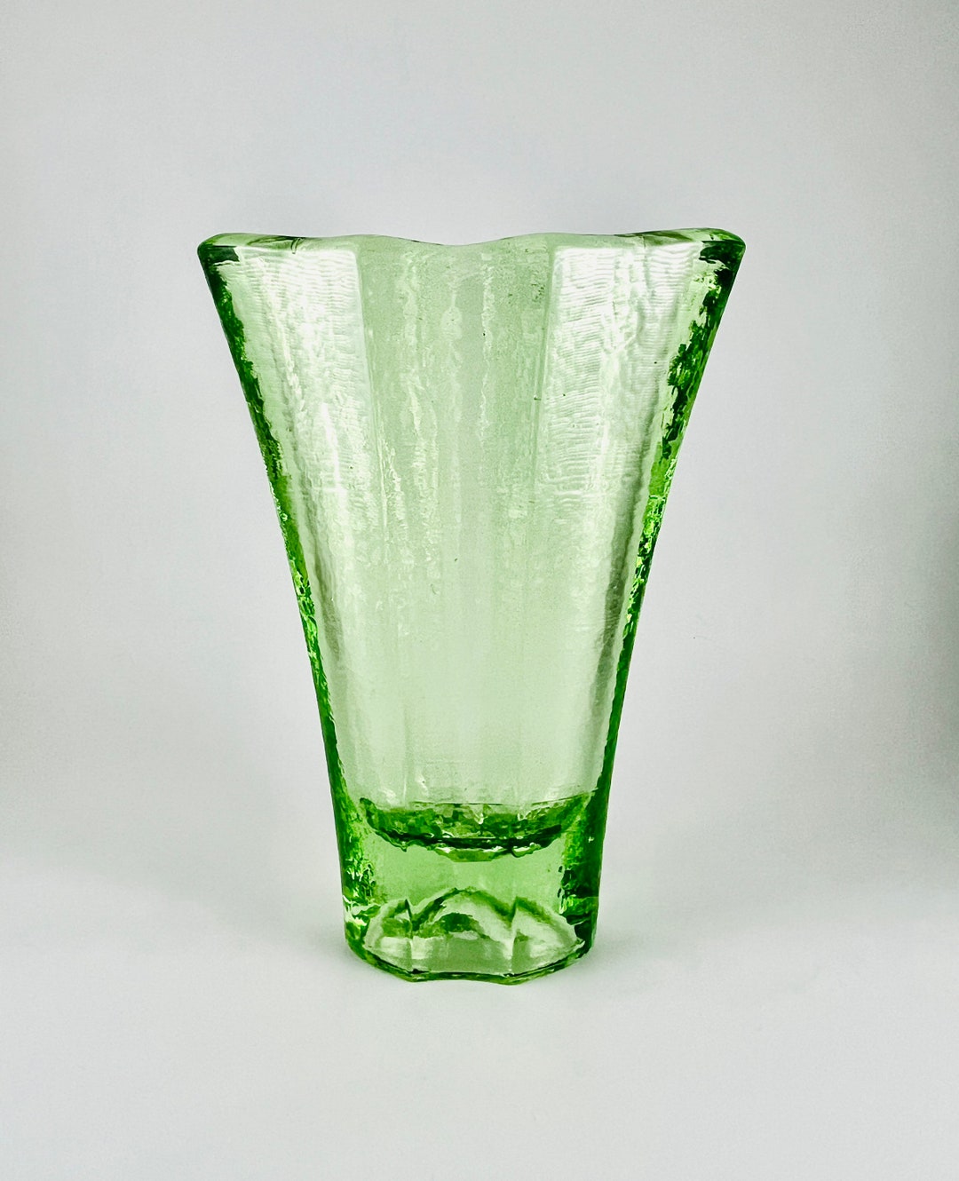 Rare Fire & Light Celery Green Aurora Art Glass Vase UV Glow - Etsy