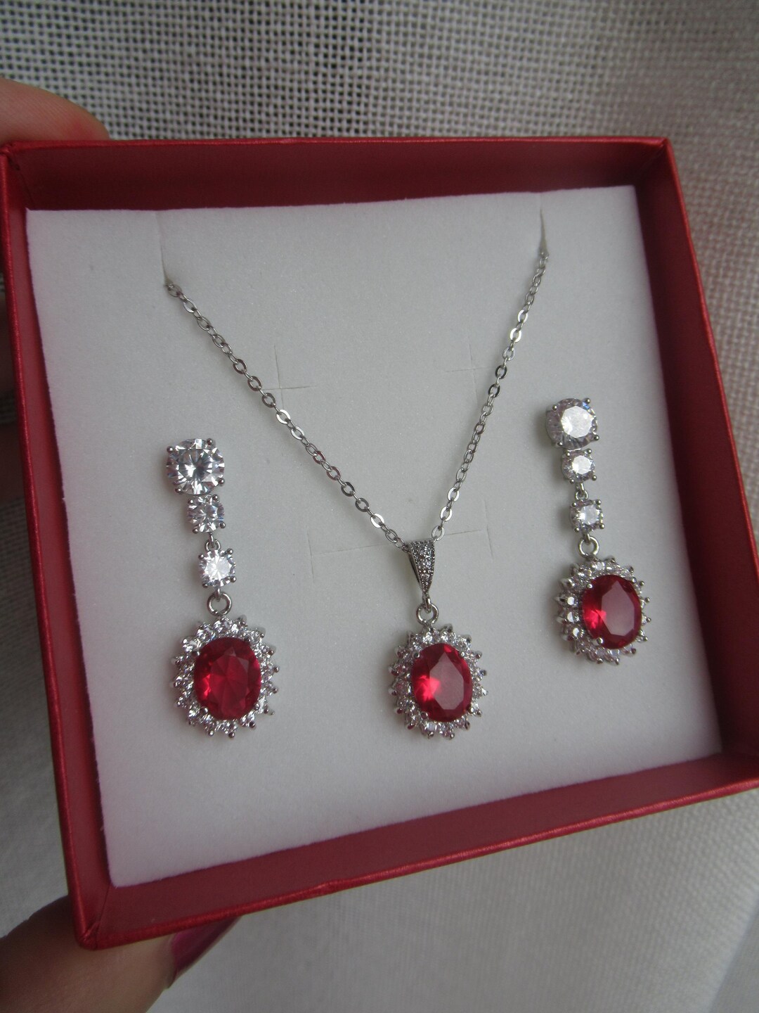 Kate Middleton Princess of Wales Inspired Replikate Oval Pendant Ruby ...