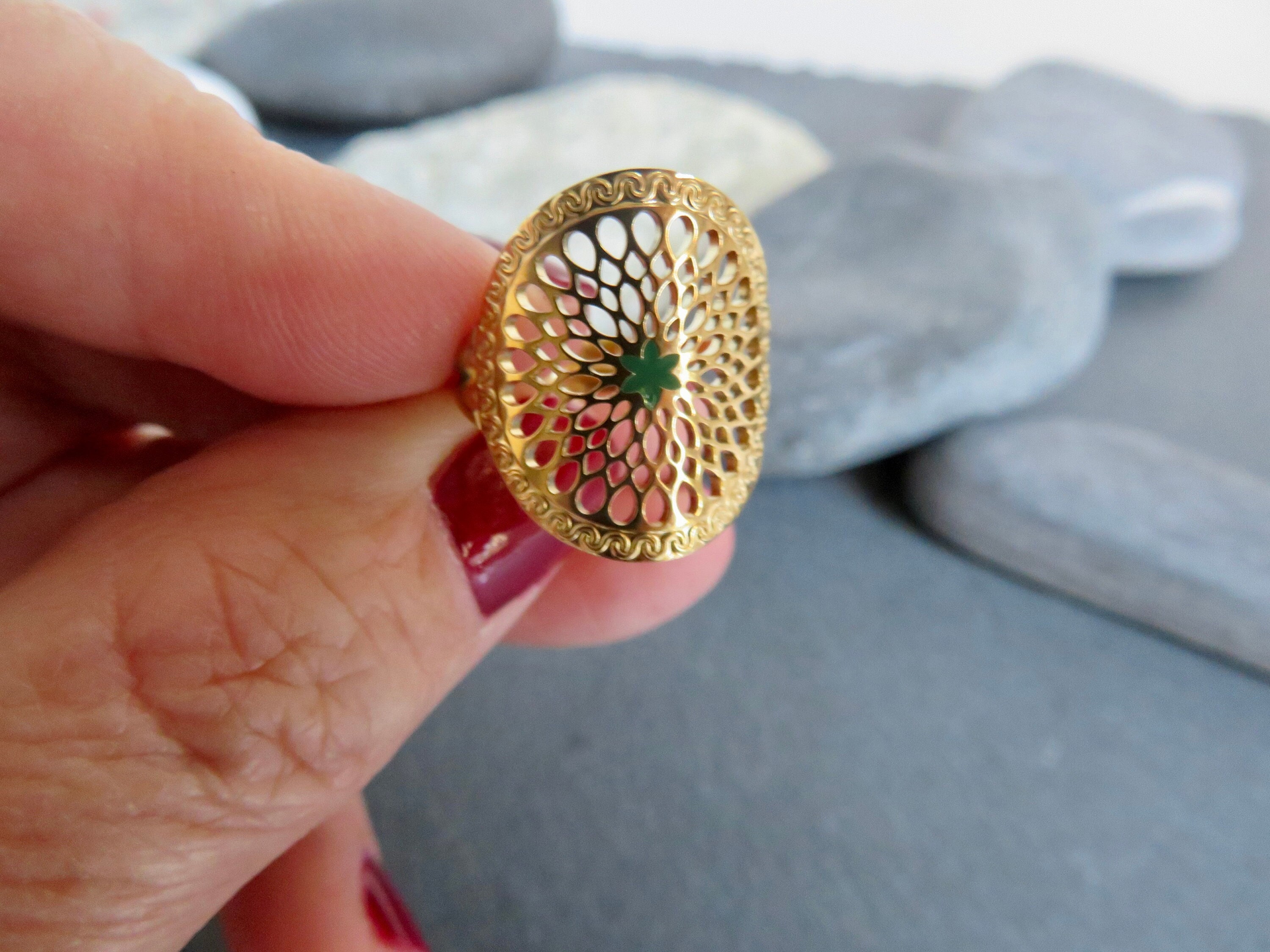 Gold round finger ring store