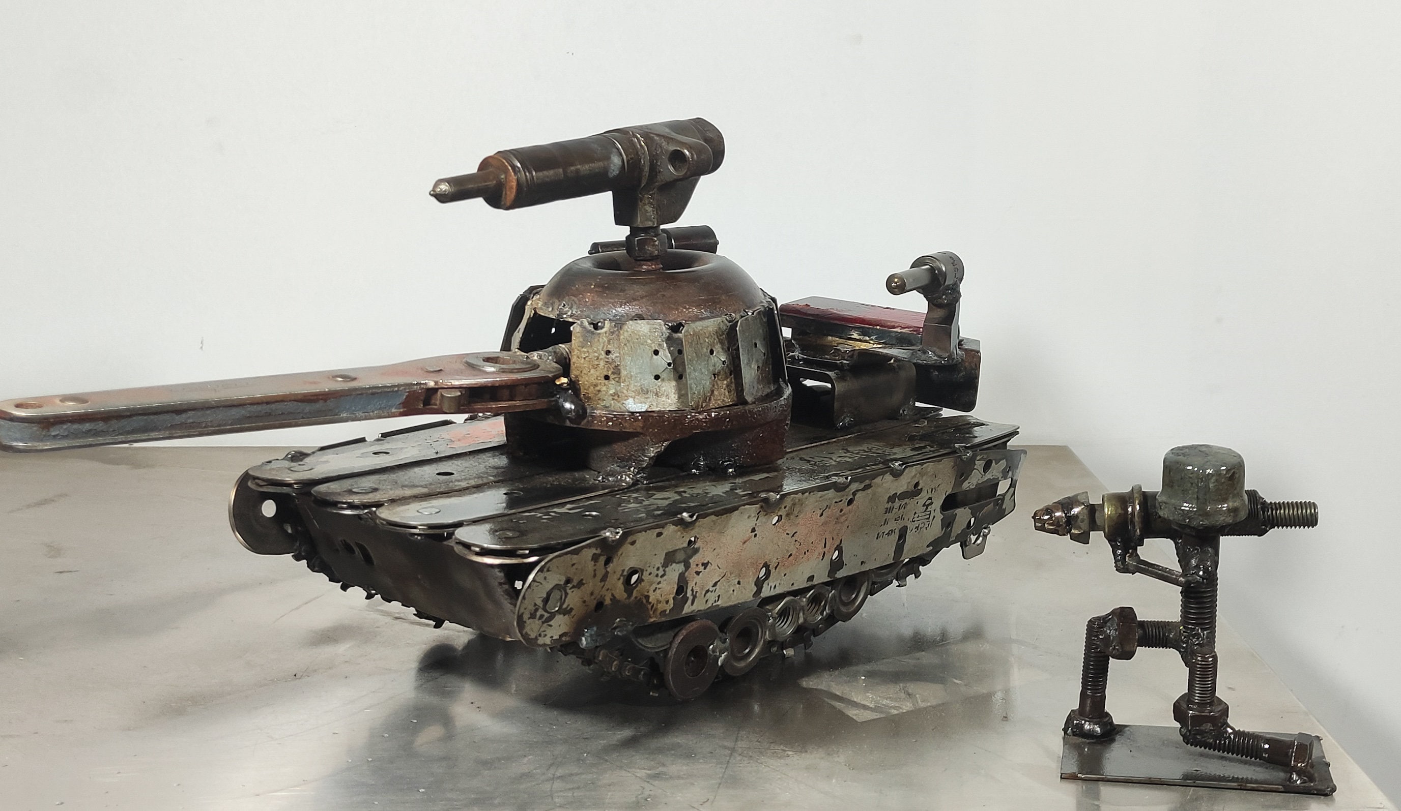 Tank & Anti-tank Metall Sculpture From Scrap UNIQUE Metal Art Sculpture ...