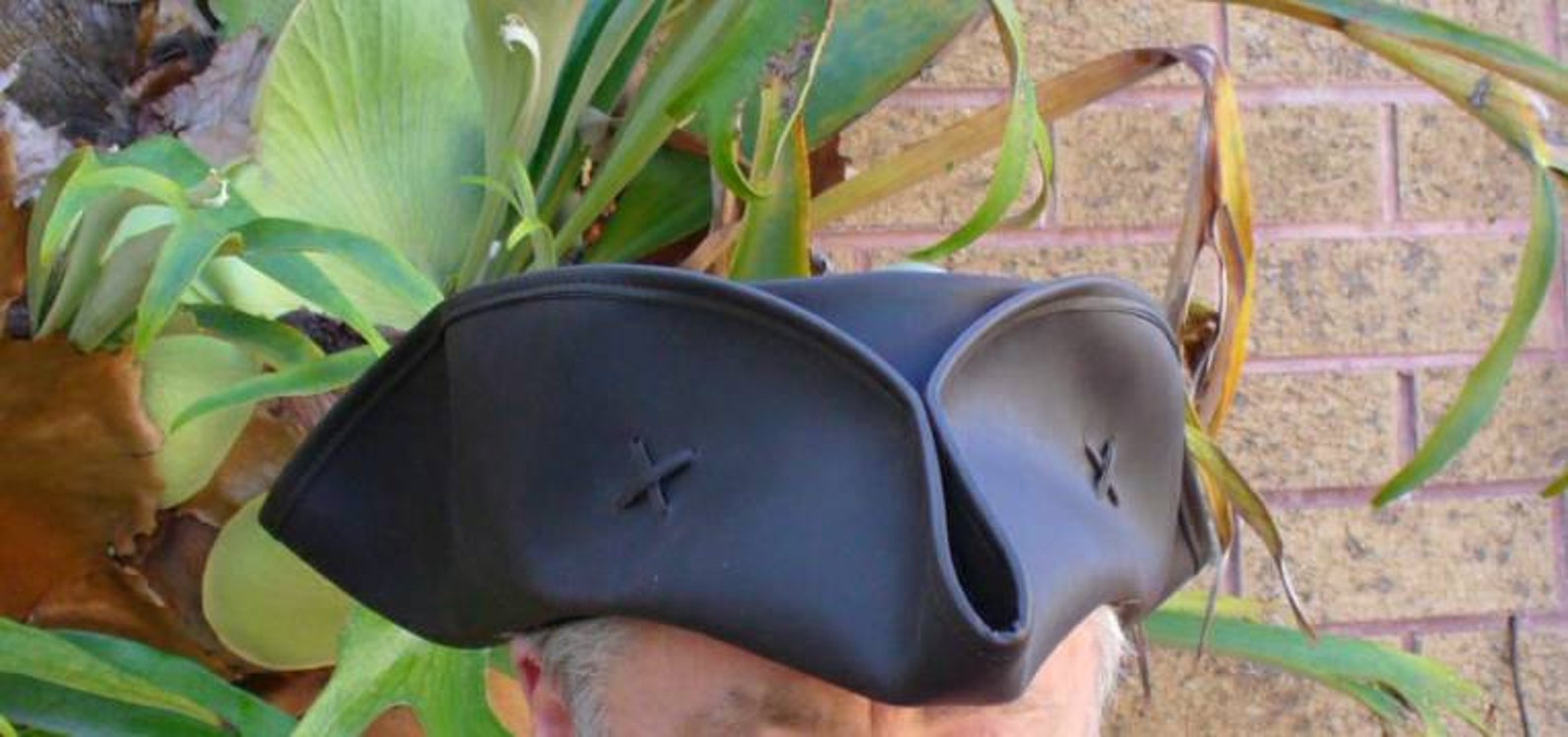 Brown Leather Pirates of the Caribbean Captain Jack Sparrow / Johnny ...