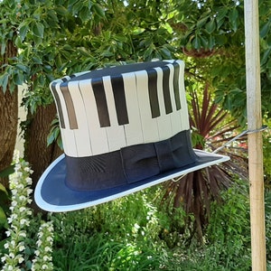 Finest Hand Picked Cowhide Black & White Leathers Keyboard Pattern ...