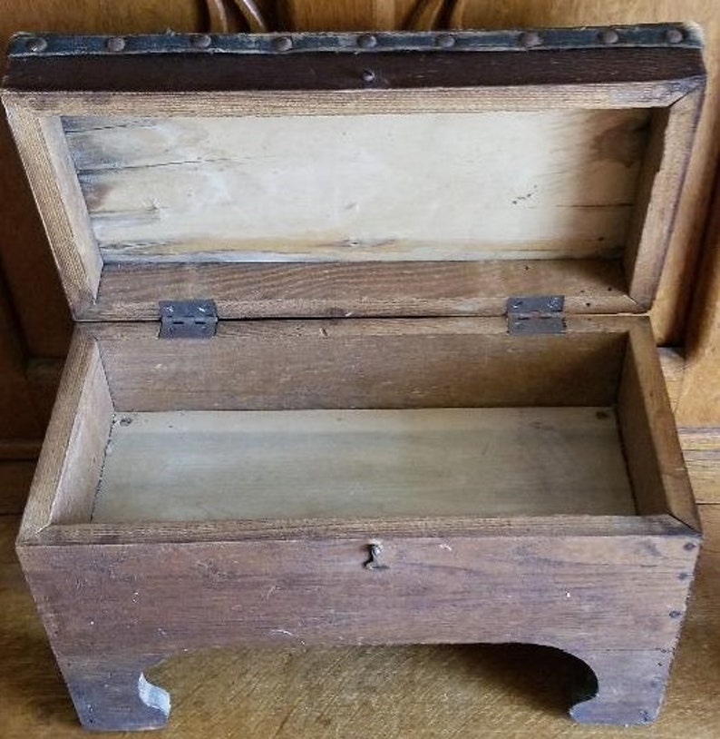 Primitive Foot Stool/trunk Leather Top Original Vintage - Etsy