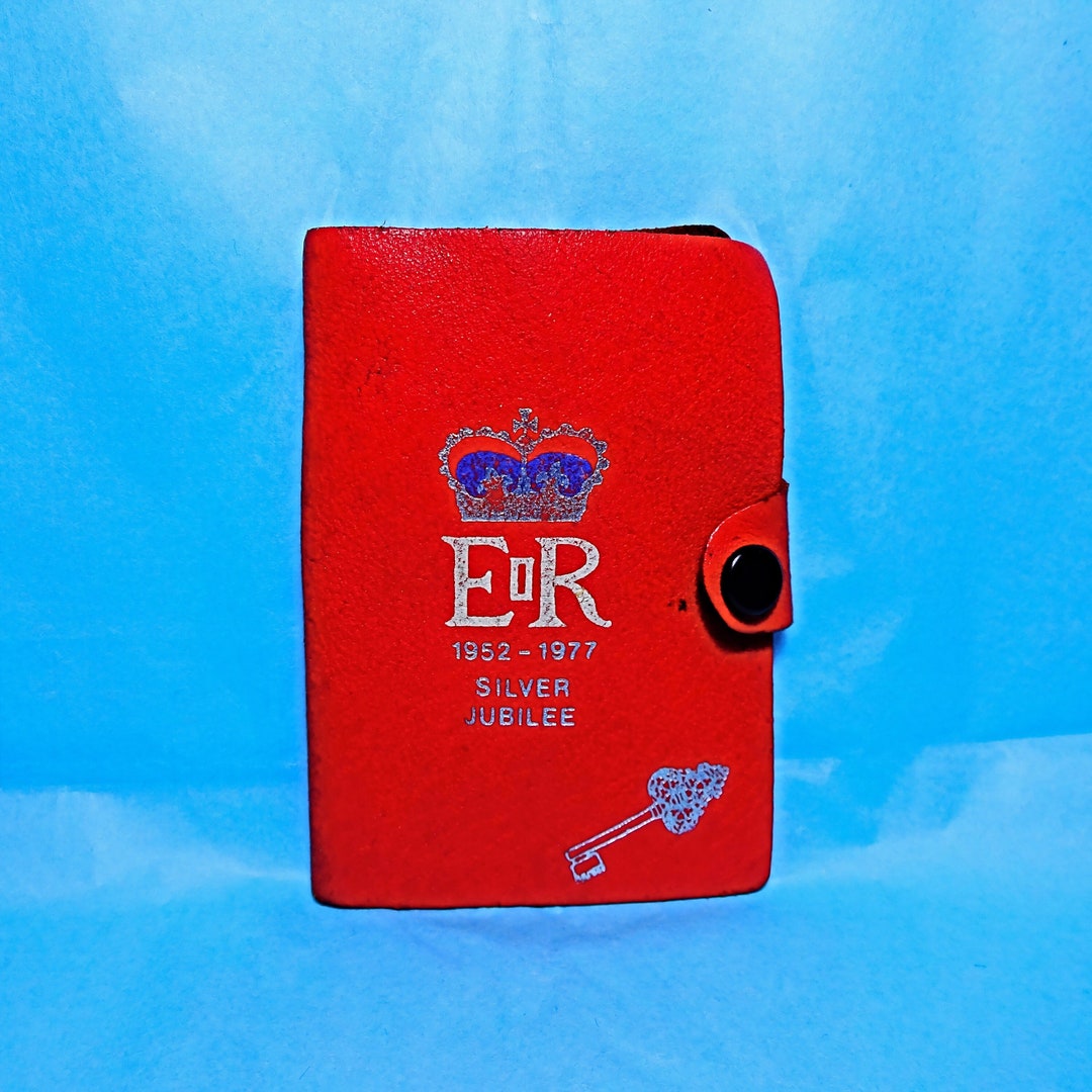 1977 Silver Jubilee, Queen Elizabeth II, Red Leather Pocket Key Holder ...