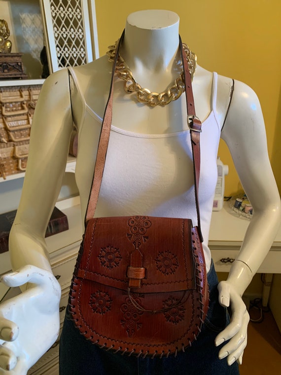 vintage small tooled leather - Gem
