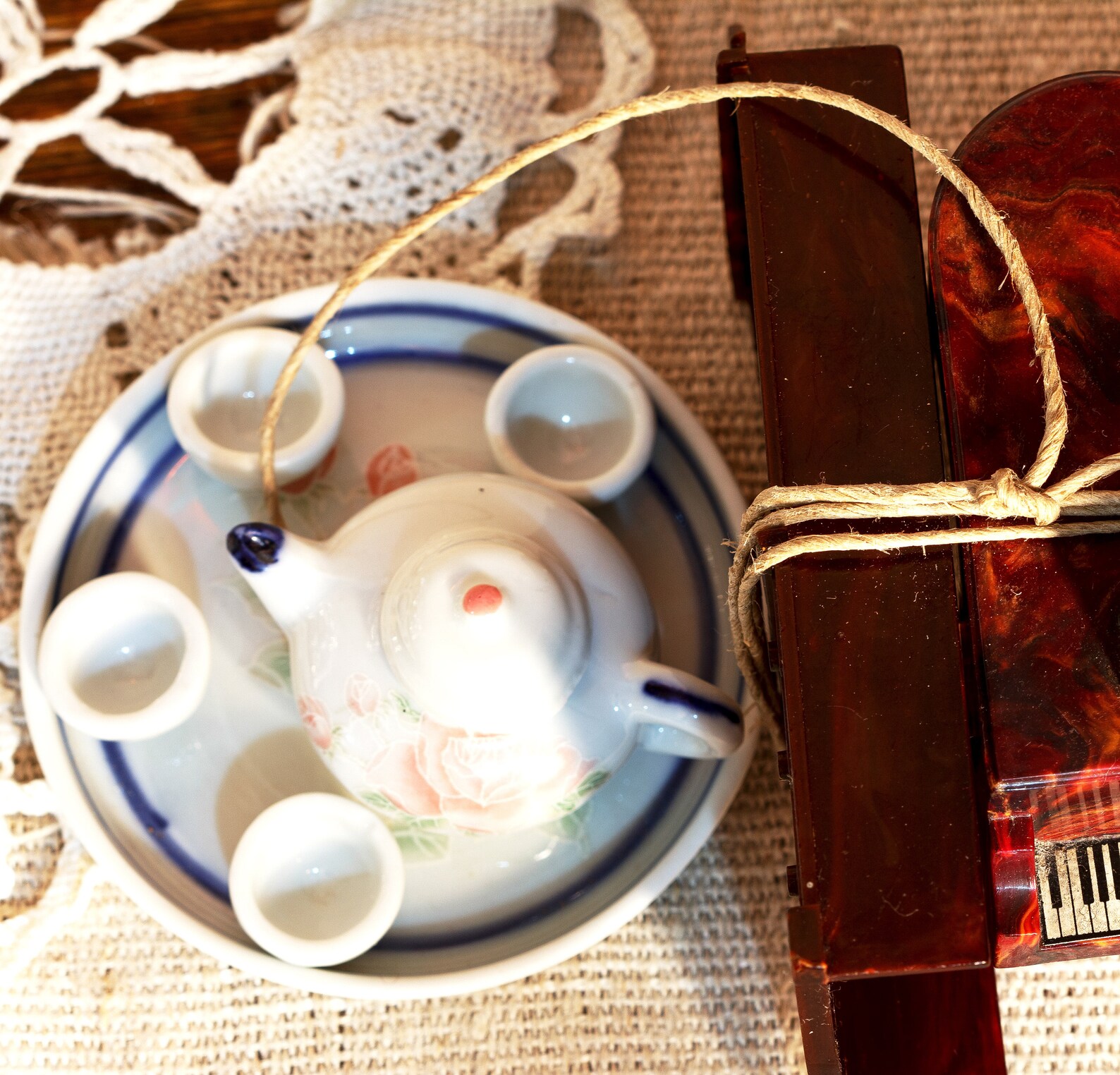 Dollhouse Miniature, Porcelain 7 Pice Tea Set Petite, Dolls Tea Set ...