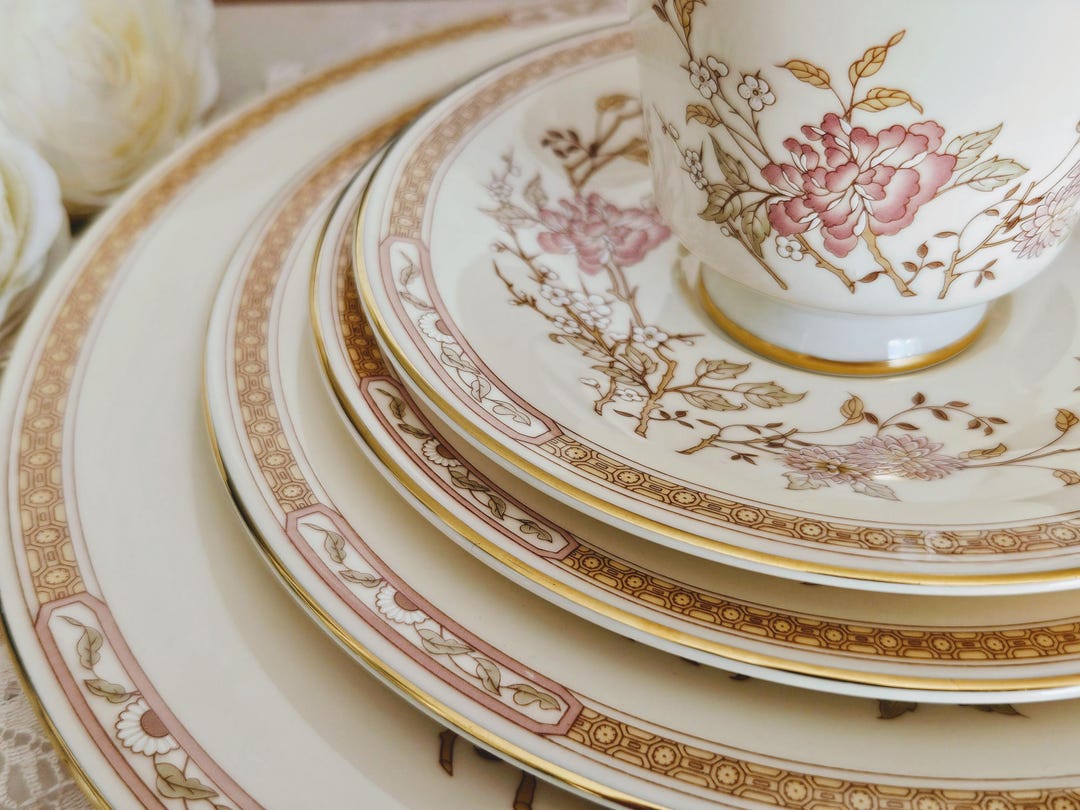 Royal Doulton Lisette, the Romance Collection, 5 Piece Place Setting ...