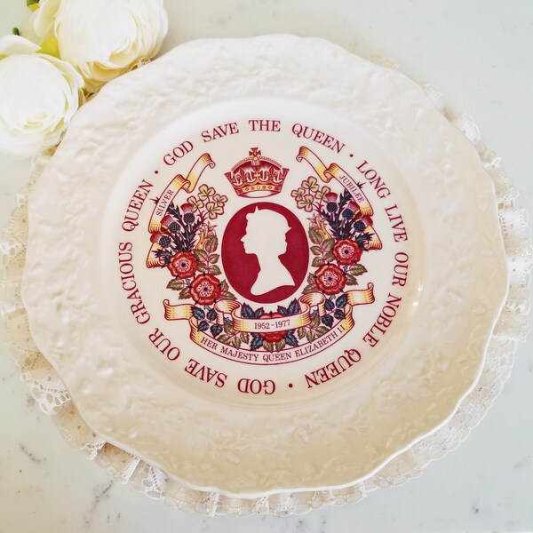 Queen Elizabeth Collector Plate - Etsy
