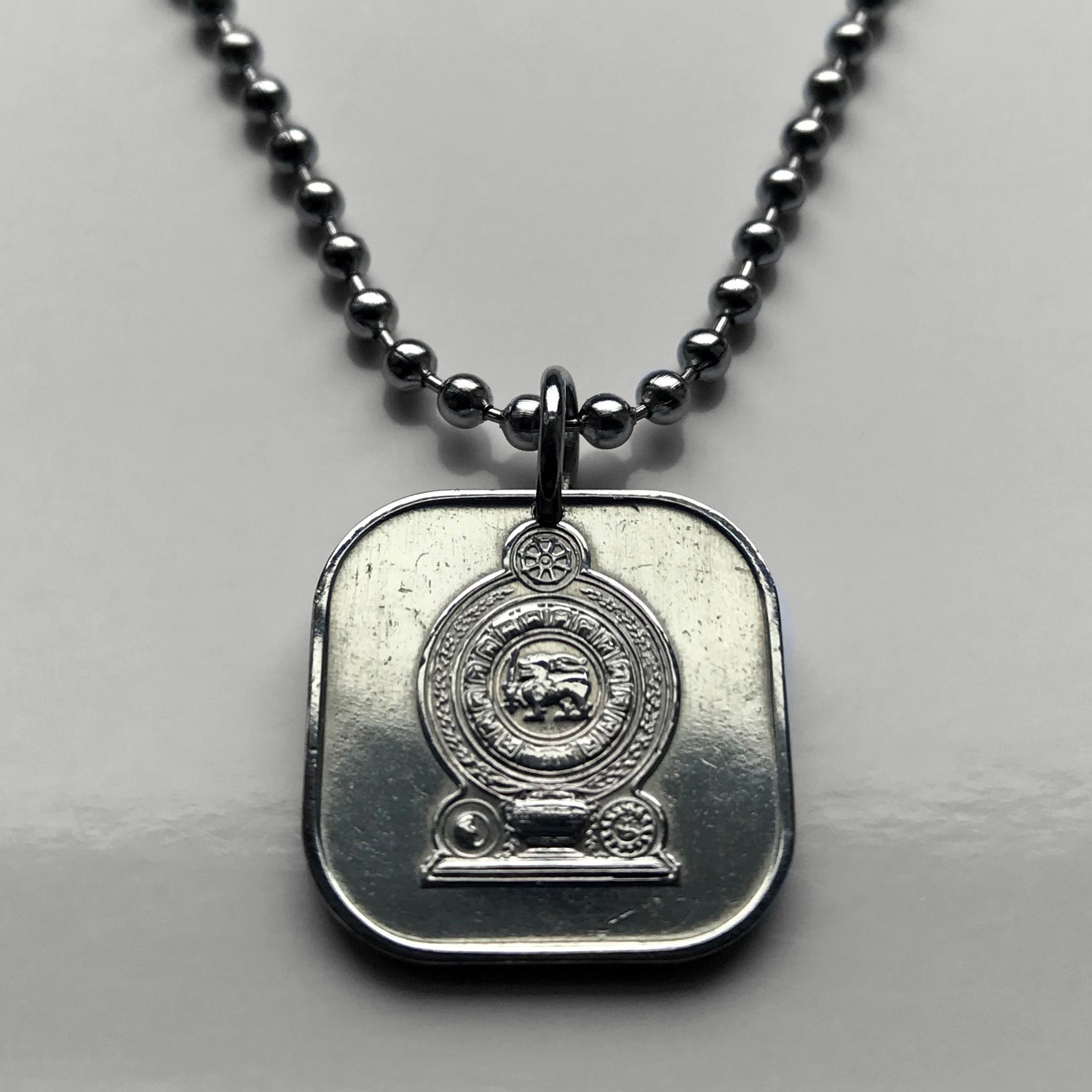 1978 Sri Lanka Ceylon 5ct Coin Pendant Golden Lion Kastane Sword Blue ...