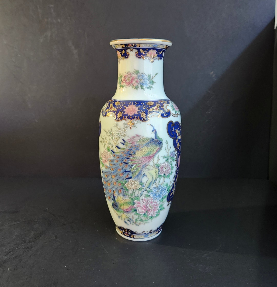 Vintage Toyo Vase: Japanese 8 Painted Peacock Beauty in Porcelain - Etsy