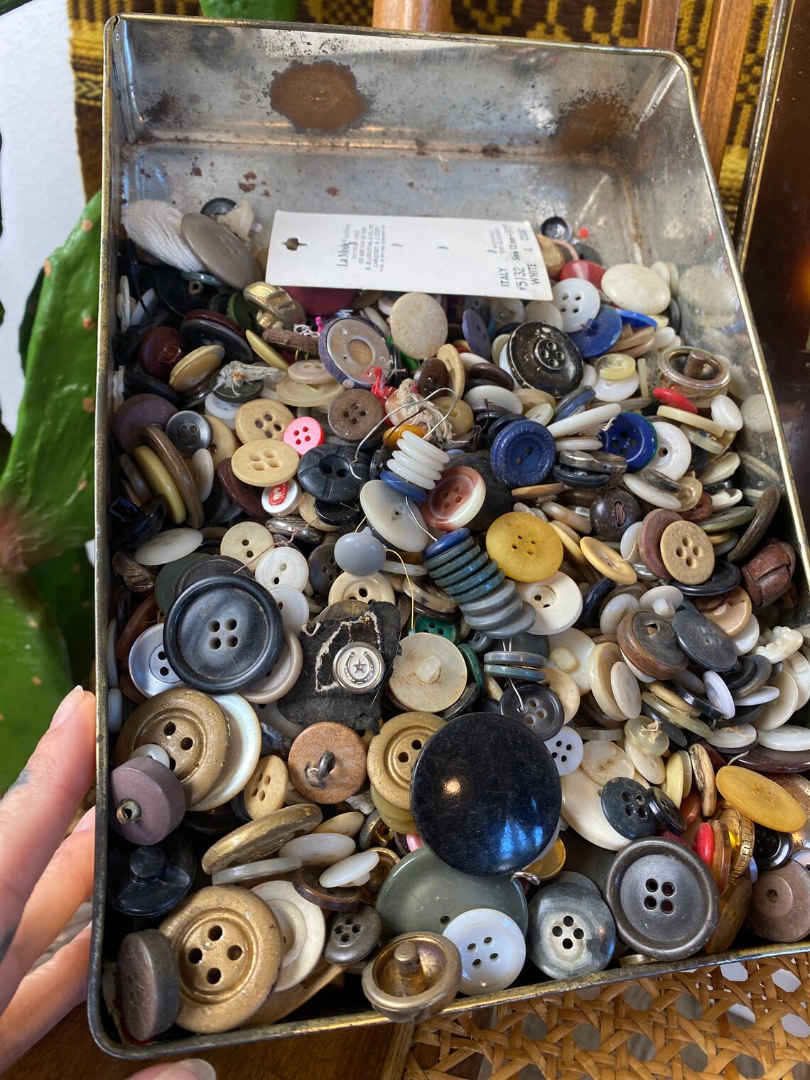 2 1/2 Pounds of Vintage Buttons in a Collectable Tin Made in | Etsy