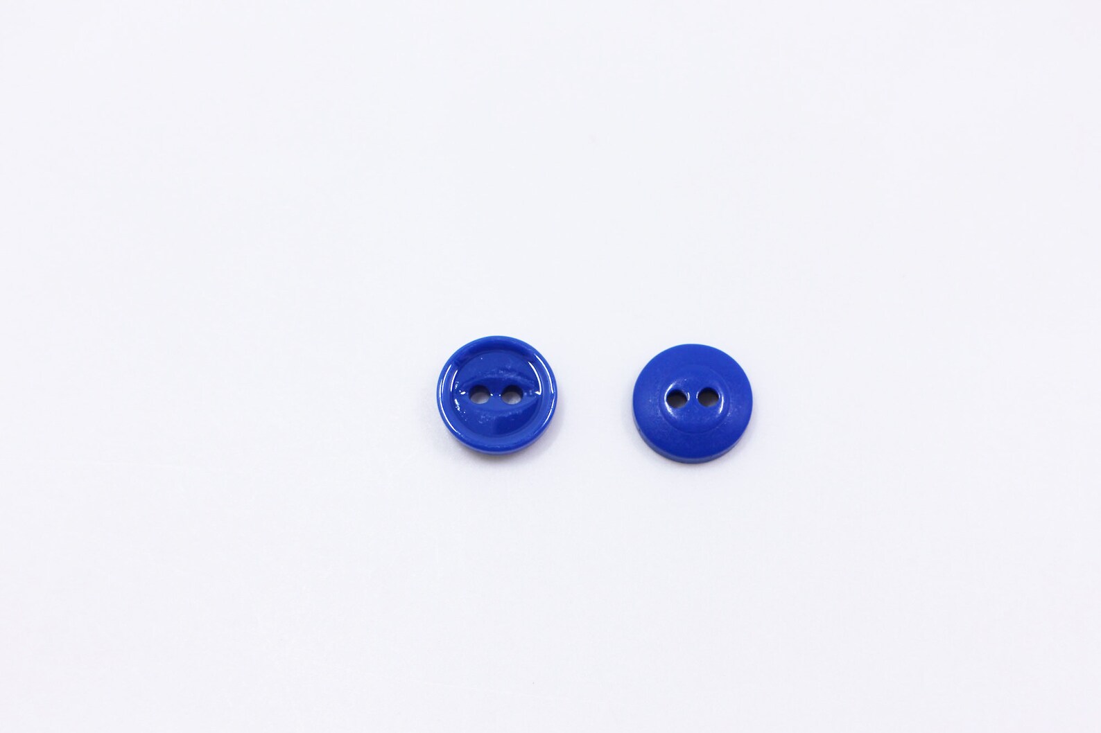 Blue Fish Eye Button, Bright Blue Button, Two Holes Sewing Button ...
