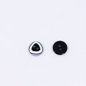 Black and White Triangle Buttons, Round Shape, Small Size, Two Holes ...