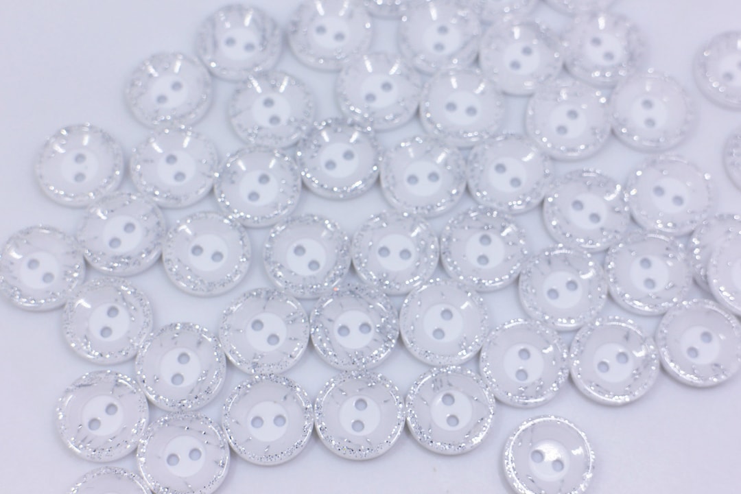 White Glitter Edge Buttons, Shimmer Glitter, Two Holes, for Sewing ...