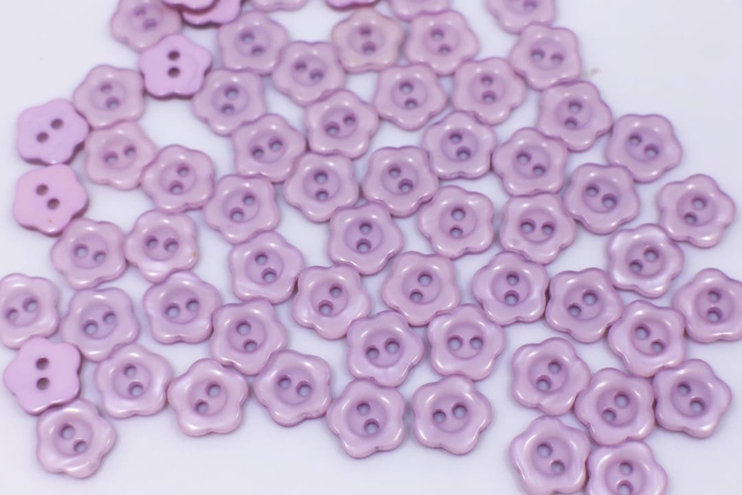 Purple Flower Buttons, Floral Shaped, Two Holes, Light Lavender Purple ...