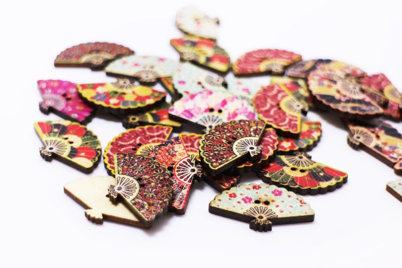 Hand Fan Button, Japanese Floral Pattern, Elegant Beautiful, 2 Holes ...