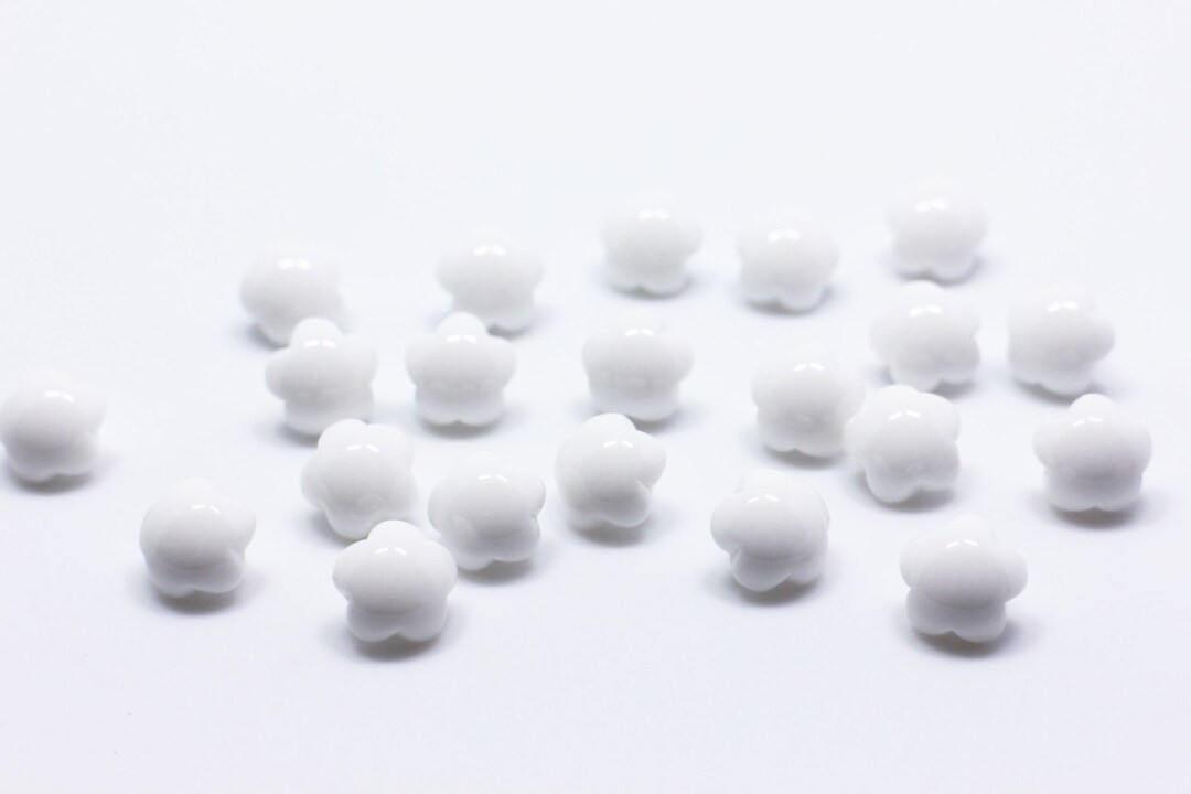 White Flower Shank Buttons, Flower-shape Button, Small Floral Shanks ...