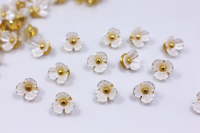 White Flower Shank Buttons, Floral Shaped, White and Gold Color ...