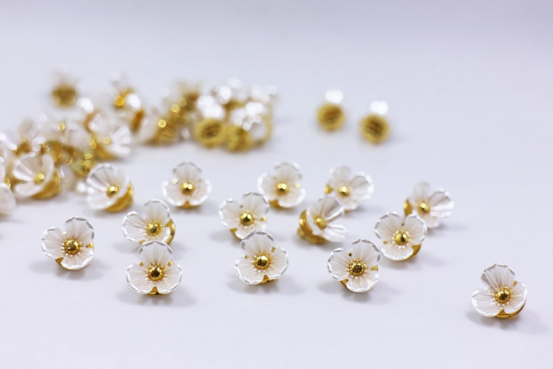 White Flower Shank Buttons, Floral Shaped, White and Gold Color ...