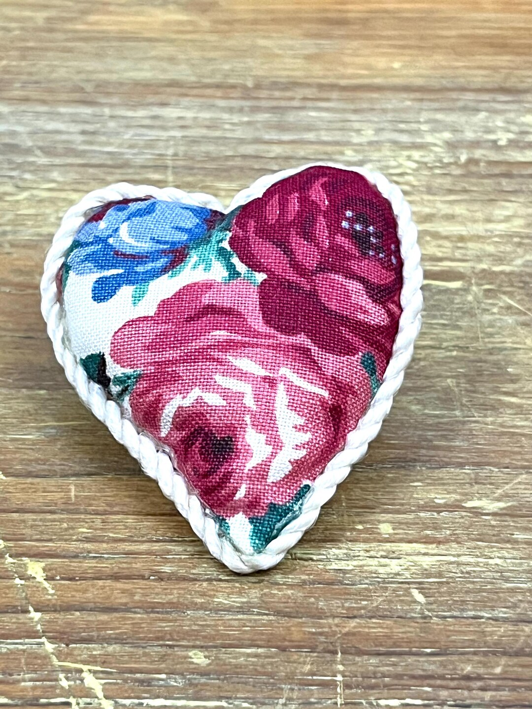 Vintage Rose Themed Hand Sewn Heart Pin Rope Edging Gift for Quilter ...