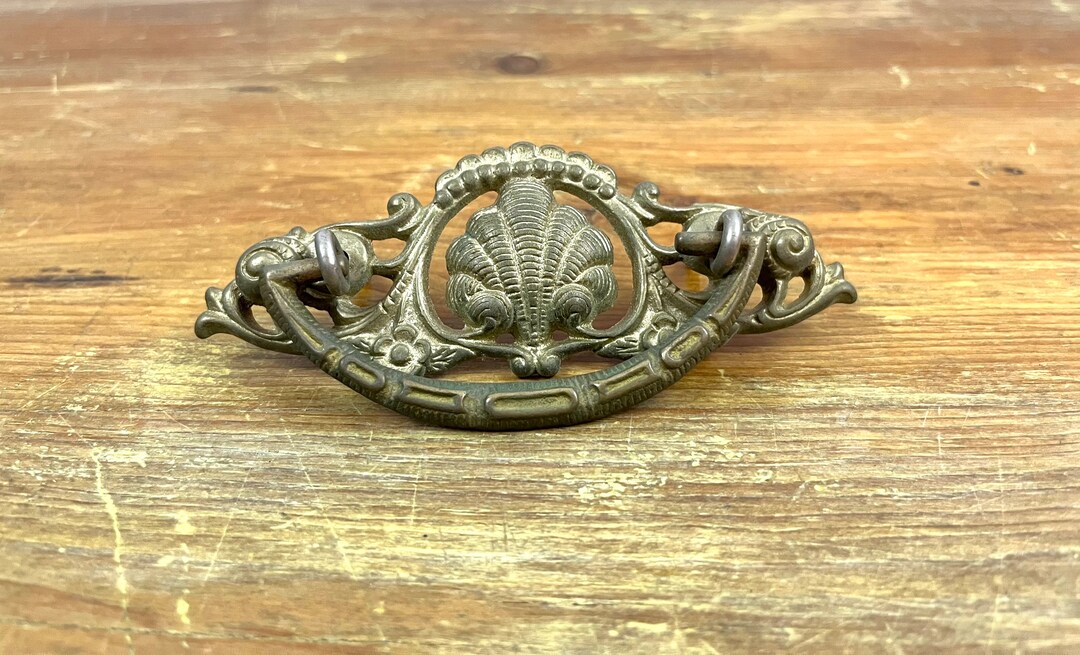 Vintage Scallop Shell Drawer Pull Ornate Nautical Beach Style Unique ...