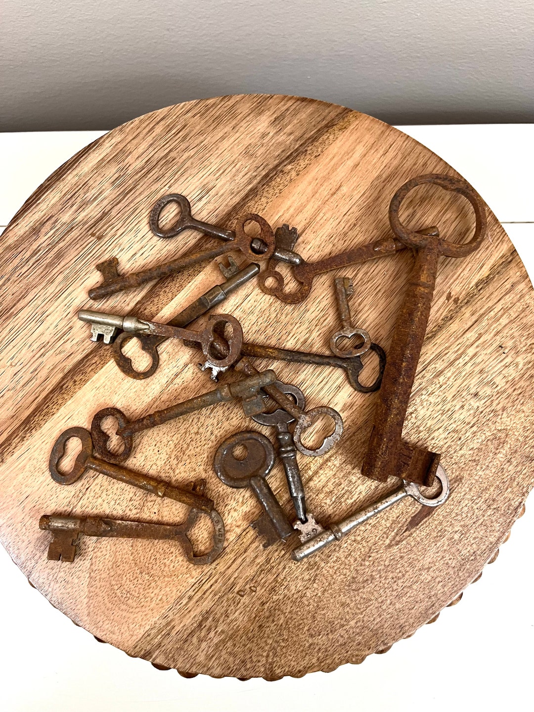 Vintage Authentic Skeleton Keys Rusty Keys Various Sizes Upcycled ...