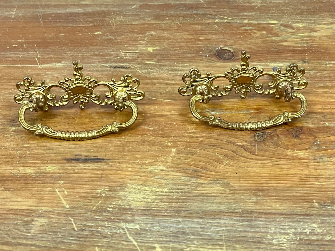 Vintage Pair of Reproduction Gold Drawer Pulls Tarnished Gold Bronze ...