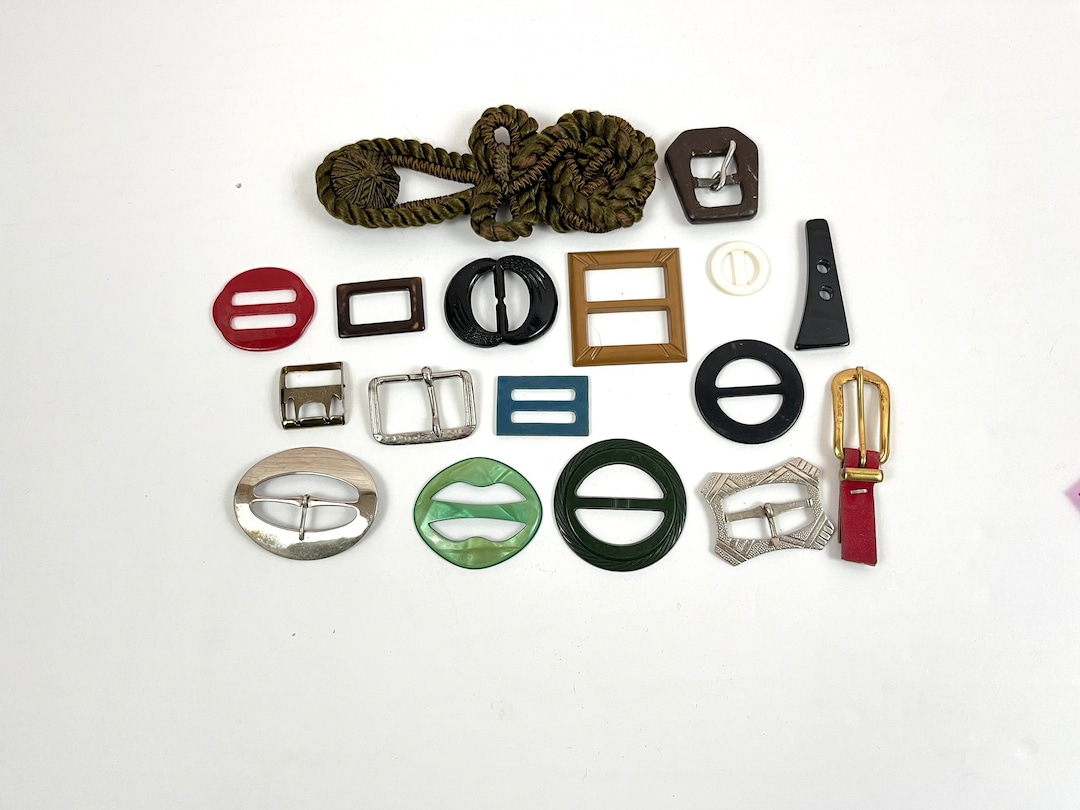 Vintage Belt Buckles 40s 50s Plastic White Blue Red Green Brown Belt ...