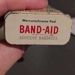 Original Vintage 1940s Band Aid Strips Mercurchrome Pad Bandaids Tin ...