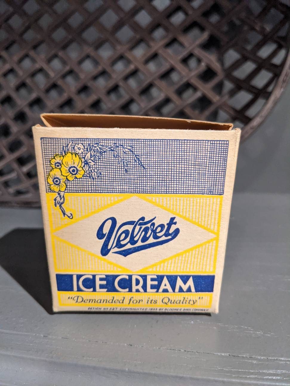 NOS 1930's Velvet Ice Cream Container Half Pint - Modesto, California ...