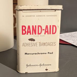 Original Vintage 1940s Band Aid Strips Mercurchrome Pad Bandaids Tin ...