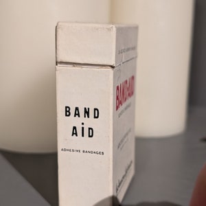 Original Vintage 1940s Band Aid Plastic Strips Plain Pad Bandaids Paper ...