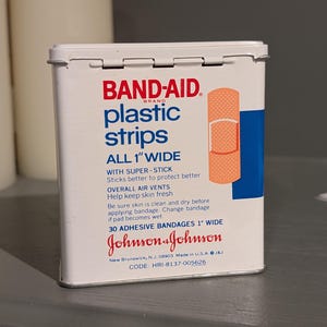Original Vintage 1980s Band Aid Plastic Strips Plain Pad Bandaids Tin ...