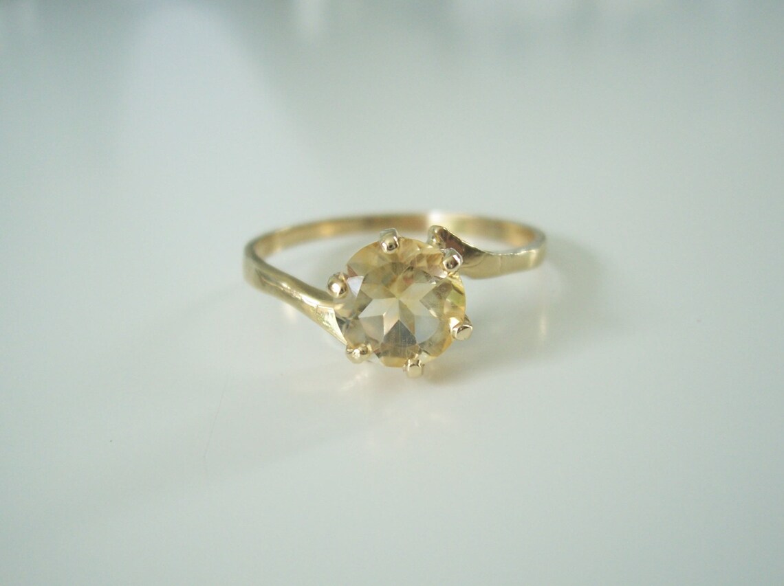 Sweet Natural Round Citrine Solitaire Set in Yellow Gold - Etsy