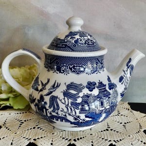 Large 5 Cup English Teapot Blue and White Willow Pattern Georgian Shape ...