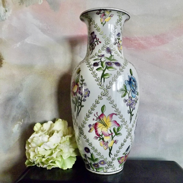 Cottage Vase - Etsy